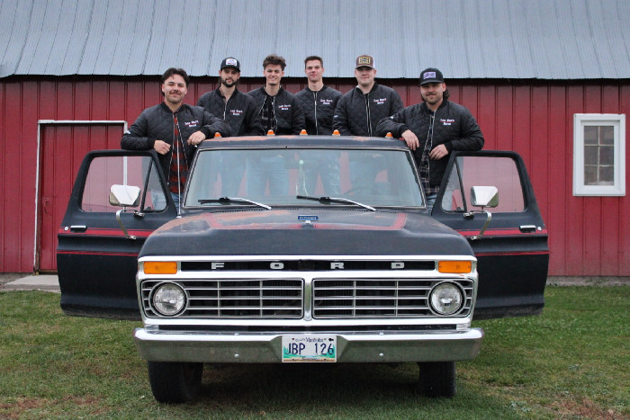 About us :: Les Barn Boys
